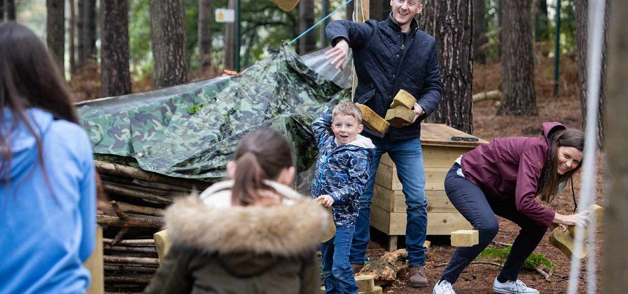 Forest Fortress Den Build | Center Parcs