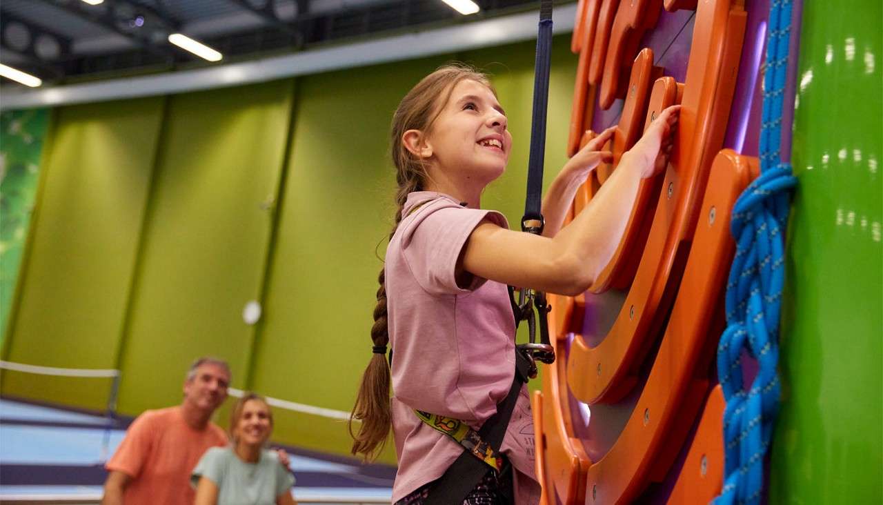 Indoor Climbing Adventure 55 Minutes | Center Parcs